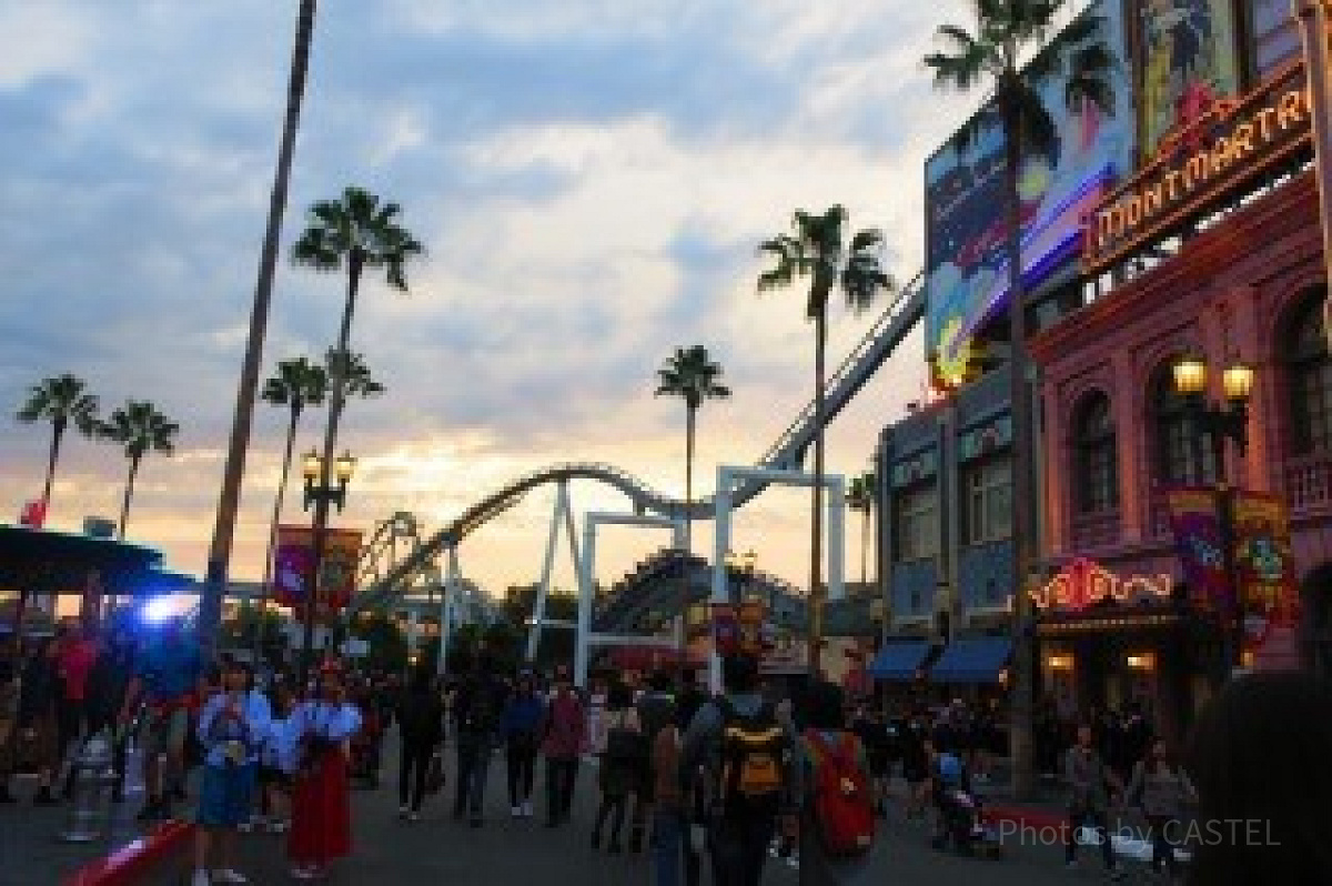USJアトラクション：夕暮れ時のハリウッド・ドリーム・ザ・ライド入口| キャステル | CASTEL ディズニー情報