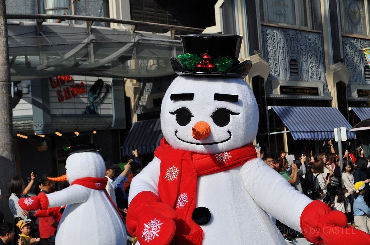 USJのスノーマン（2018年クリスマスパレード)| キャステル | CASTEL ディズニー情報
