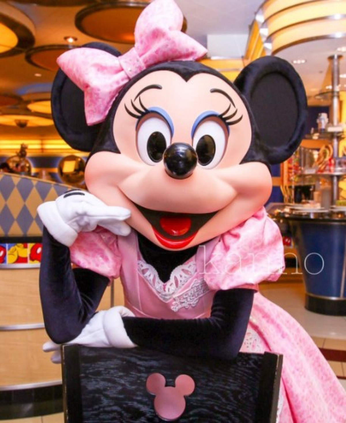 ディズニーキャラクターがお出迎え♪| キャステル | CASTEL ディズニー情報