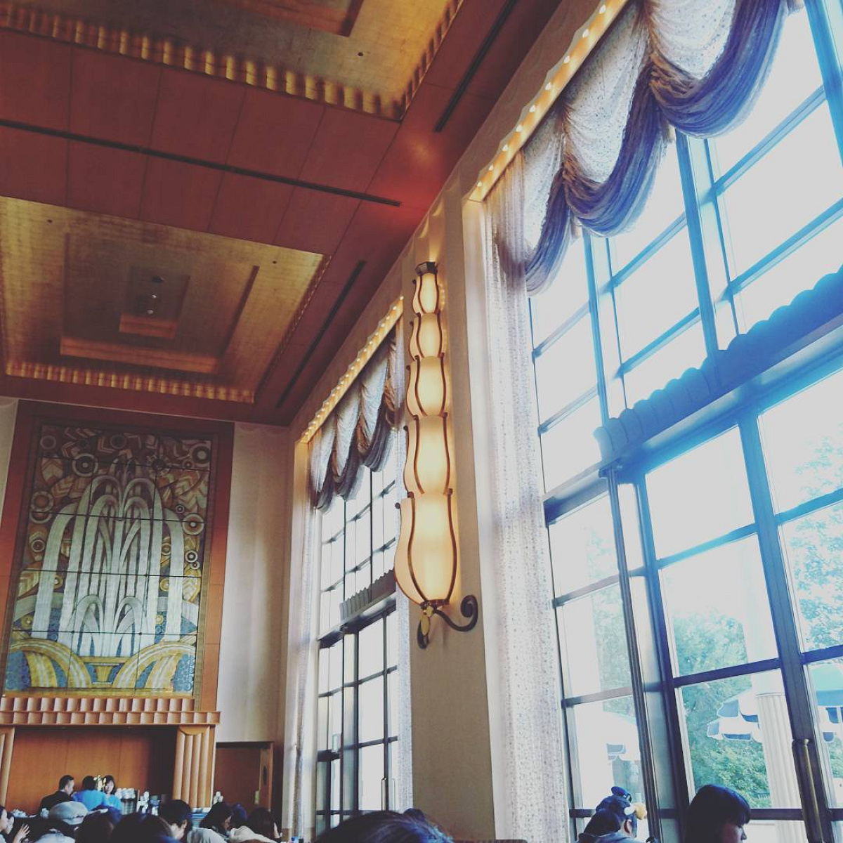 ハイピリオンラウンジ| キャステル | CASTEL ディズニー情報