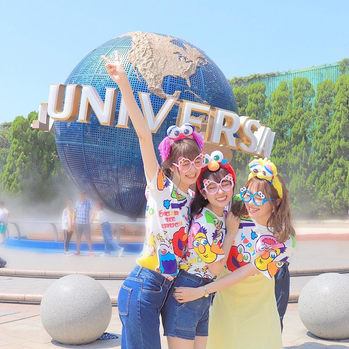 総柄Tシャツ×デニムパンツコーデ／USJ| キャステル | CASTEL ディズニー情報