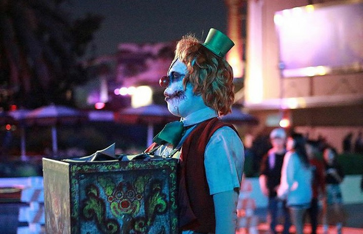 パークを徘徊するゾンビ／USJ（2018年）| キャステル | CASTEL ディズニー情報