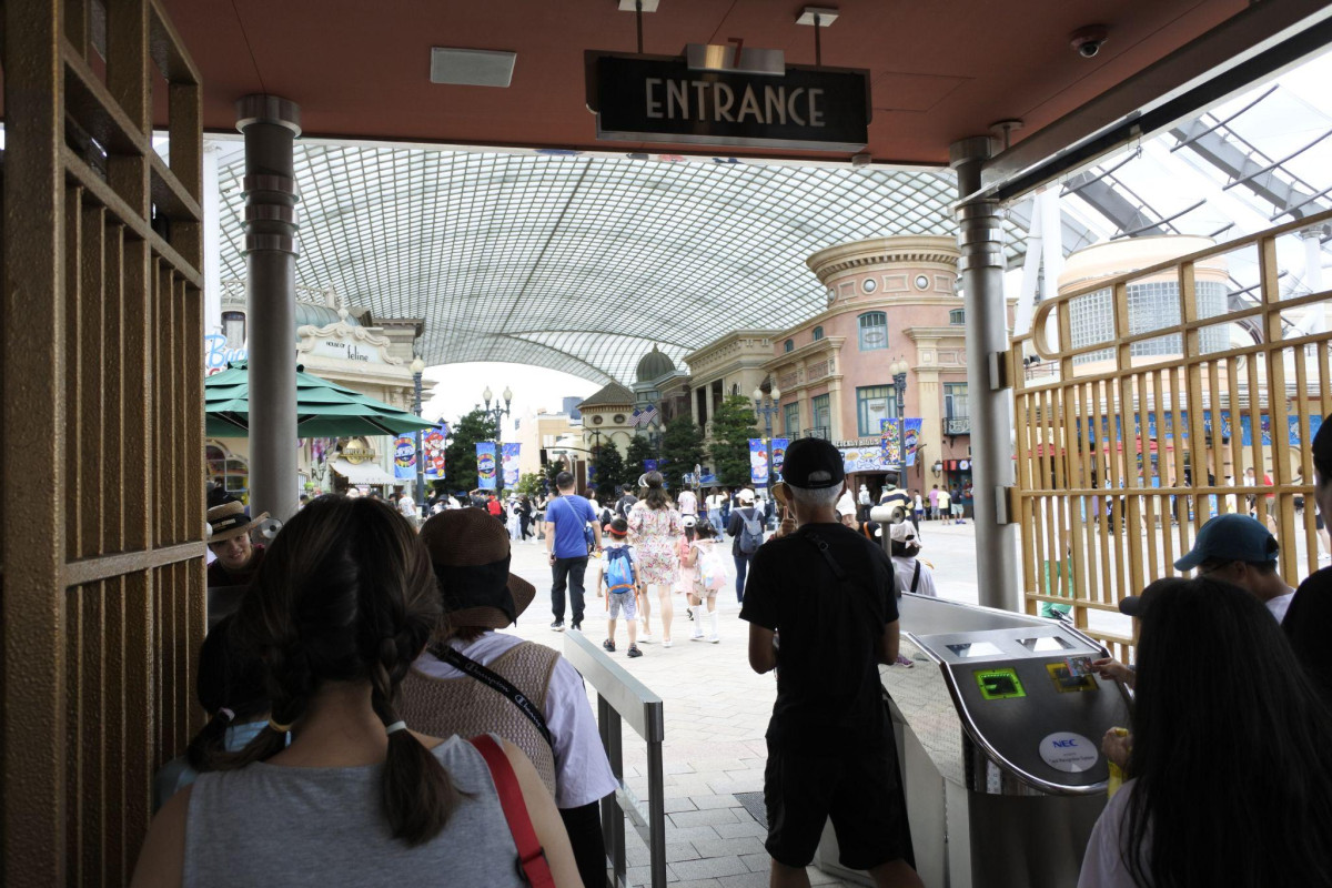 USJのエントランス| キャステル | CASTEL ディズニー情報